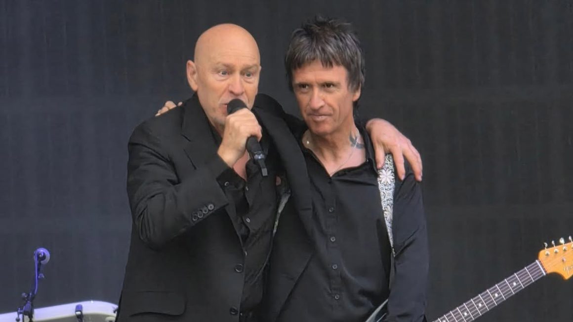 Johnny Marr Reunites with The The Onstage for the First Time in Three ...