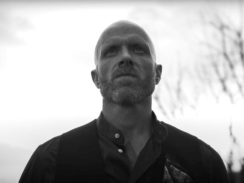 Berlin Post-Punk Artist Rosa Damask Performs a Stark, Minimalist ...