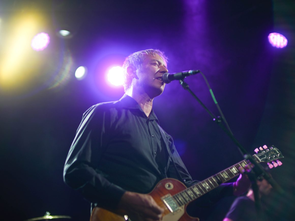 Rick Astley Performs a Surprise Set of The Smiths' Greatest Hits at ...