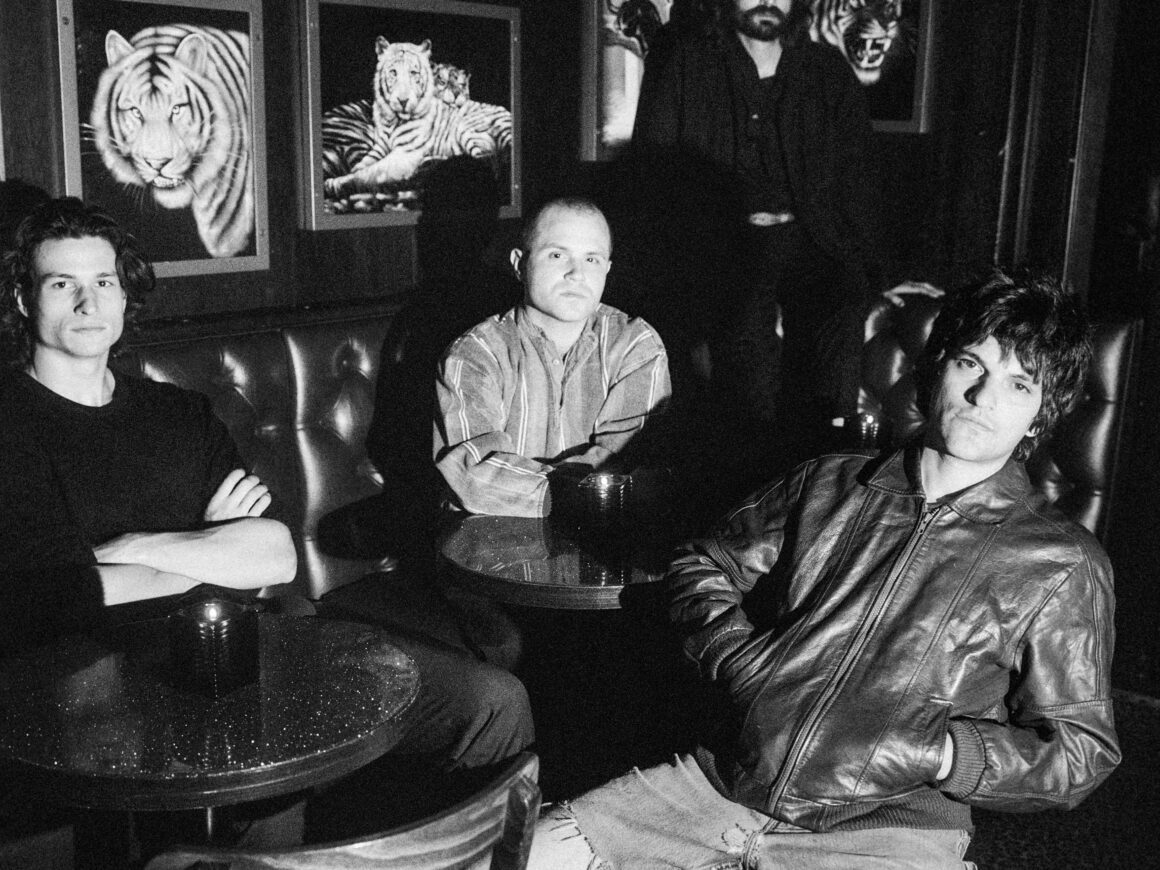 Berlin Post-Punk Artist Rosa Damask Performs a Stark, Minimalist ...