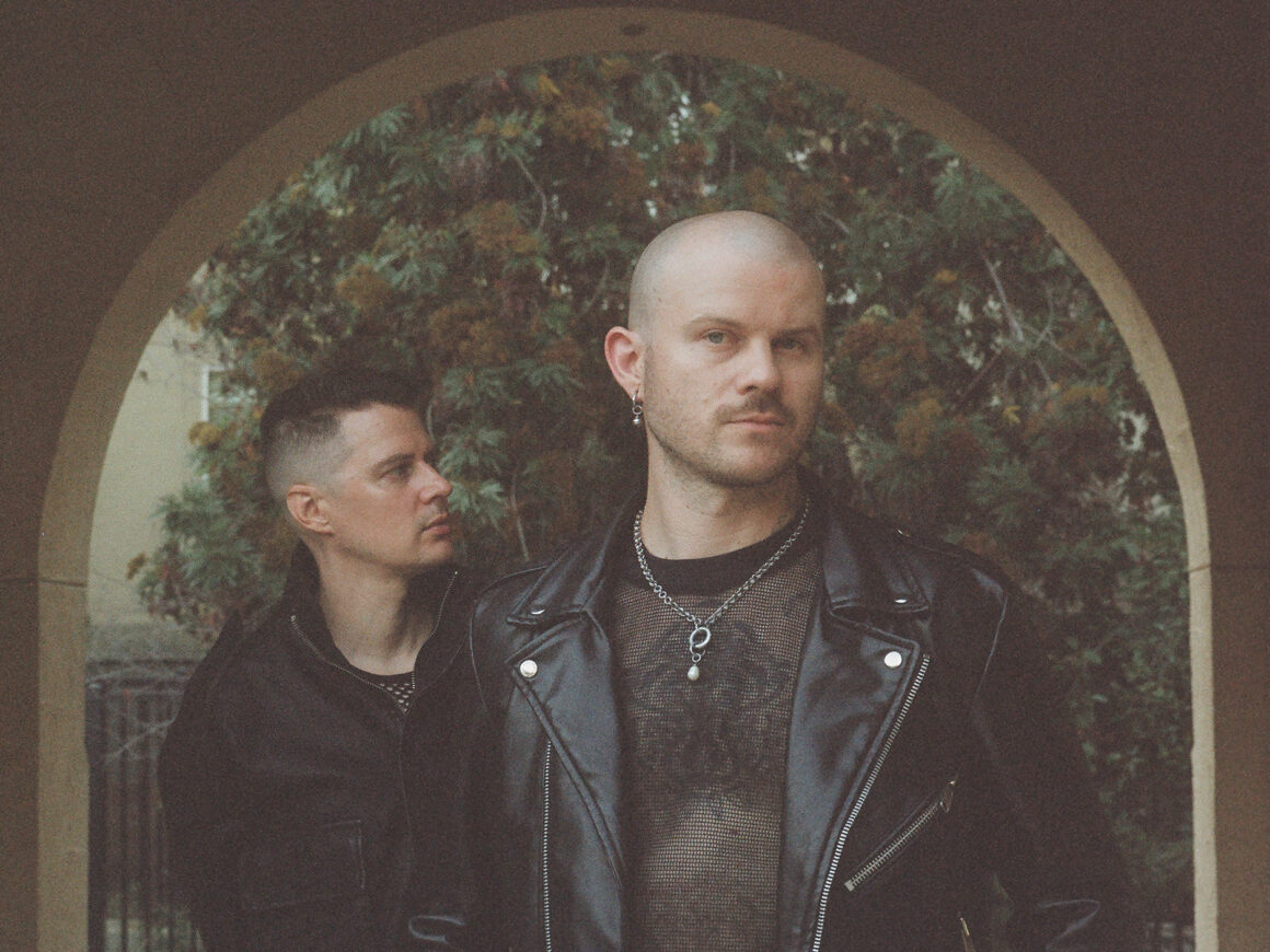 Berlin Post-Punk Artist Rosa Damask Performs a Stark, Minimalist ...