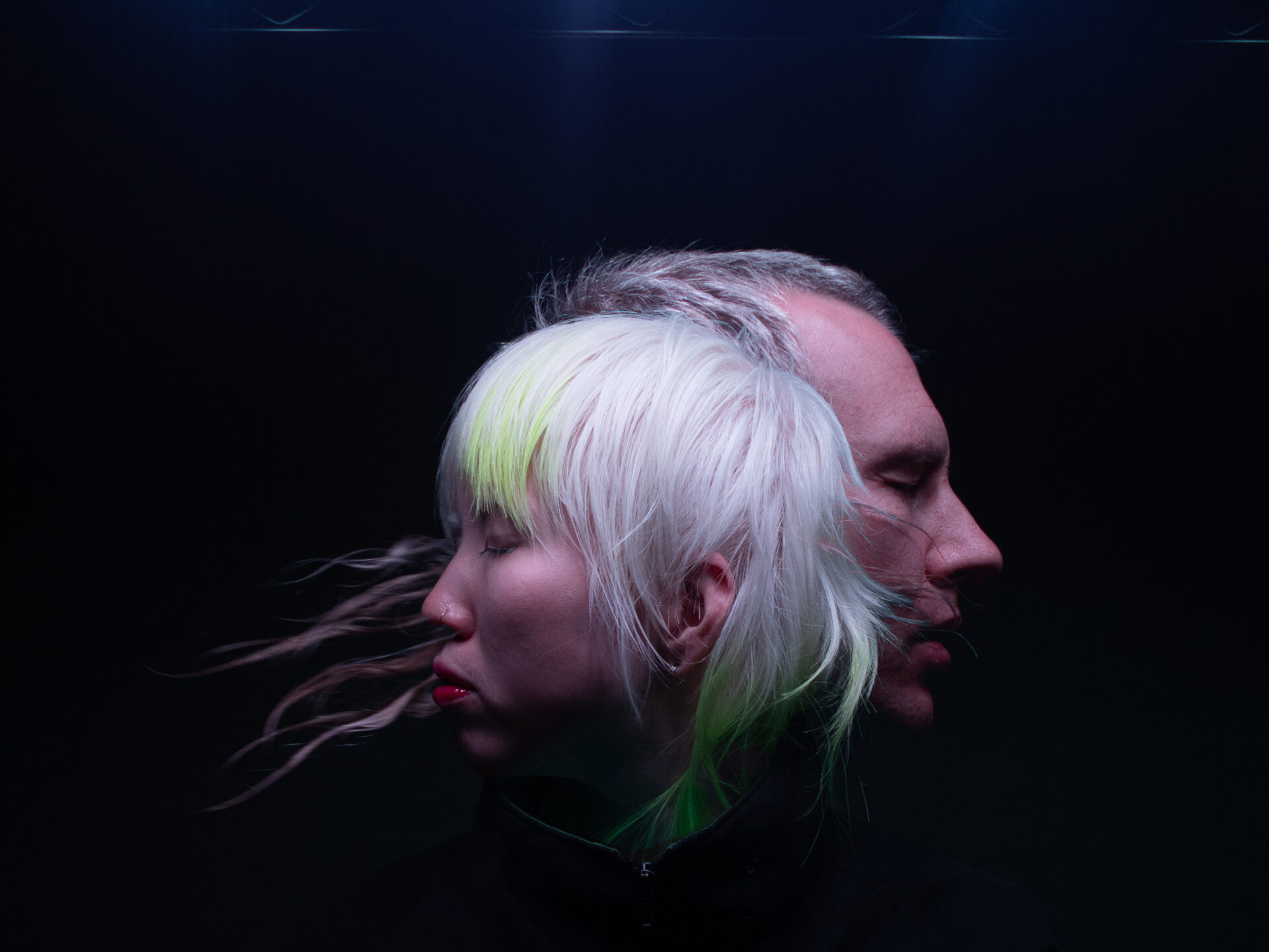 Elizabeth Fraser Performs "Song to the Siren" with Massive Attack for ...